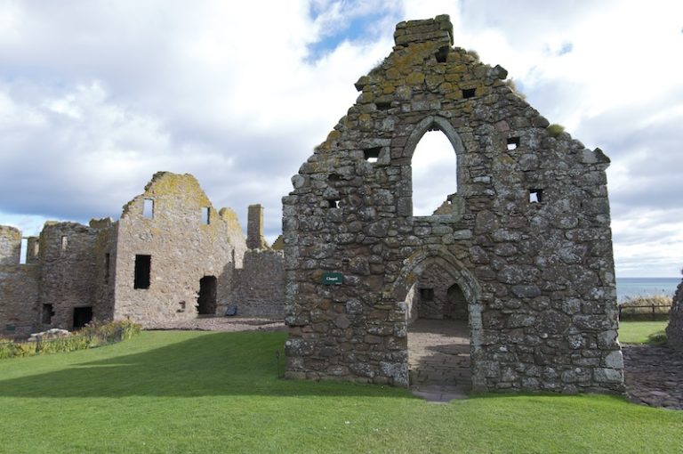 Dunnottar: the last bastion – The Hazel Tree