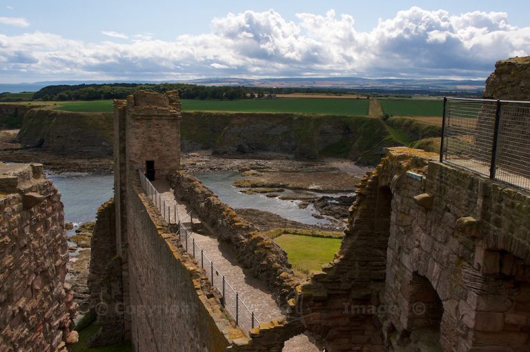 Tantallon Castle: symbol of strength – The Hazel Tree